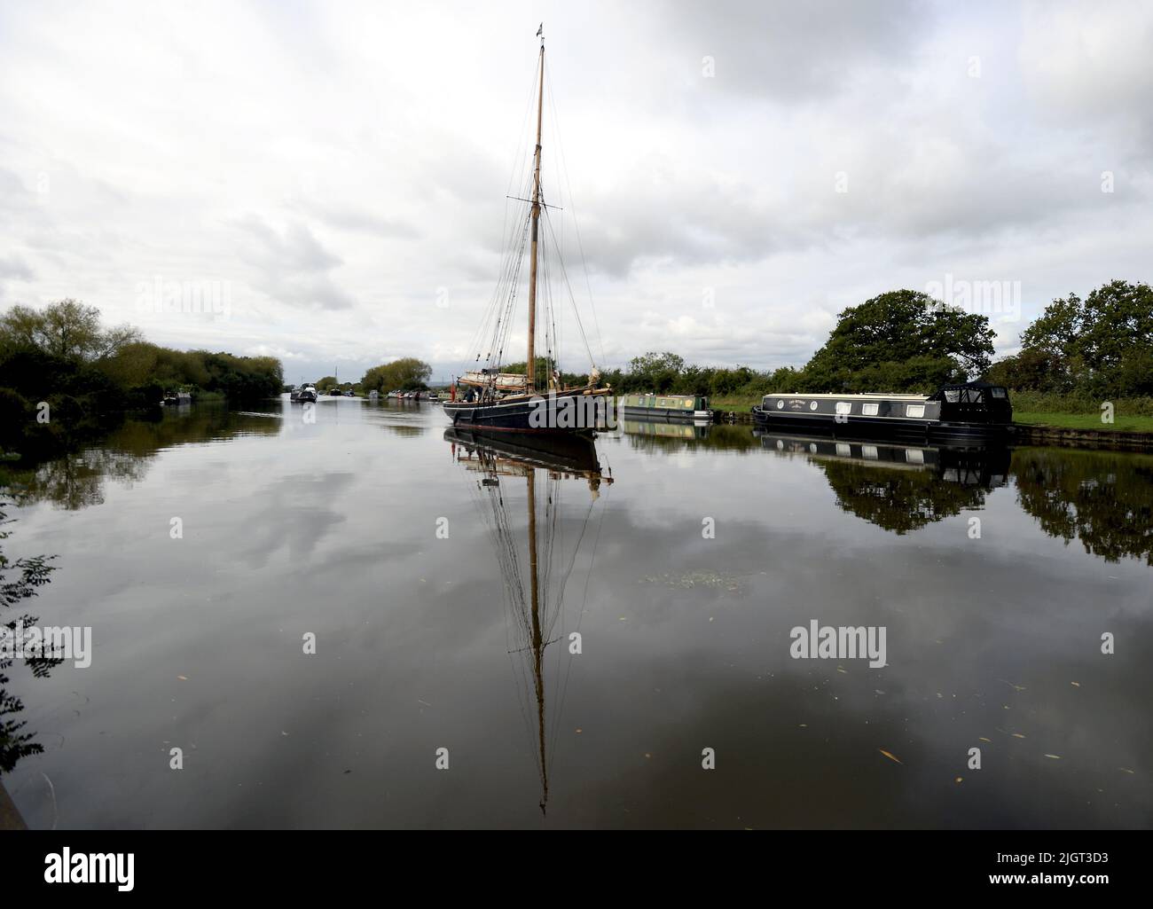 Tall ship Mascotte making its way up the Gloucester to Sharpness Canal ...