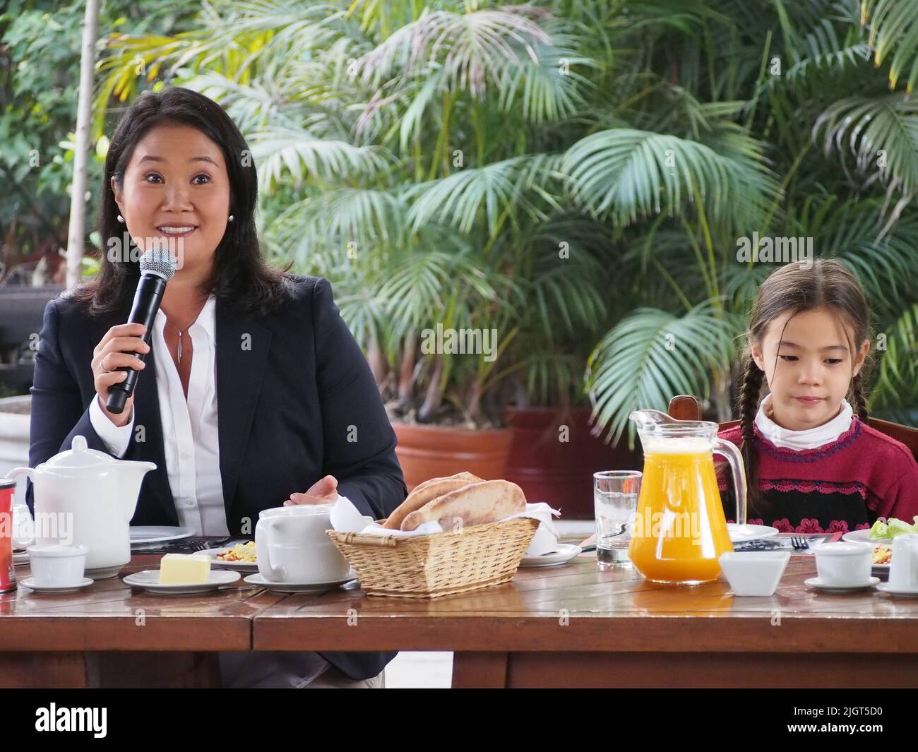 Keiko Fujimori had today, in elections day, breakfast with her family ...