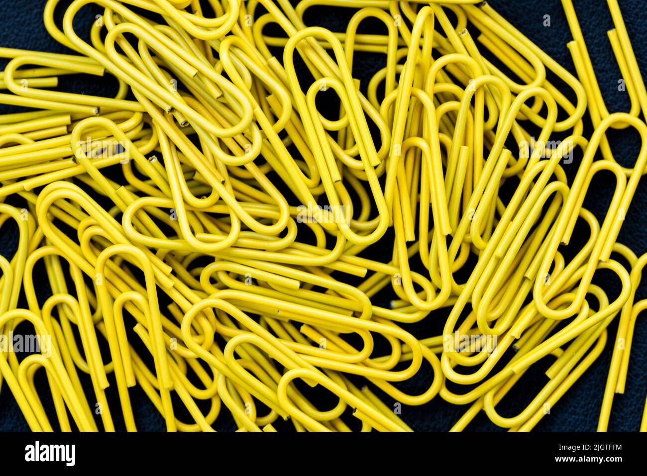 Metal and plastic paper clips hi-res stock photography and images - Alamy