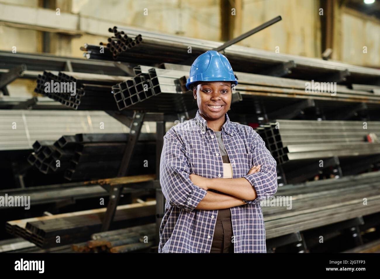 Female metalworker black hi-res stock photography and images - Alamy