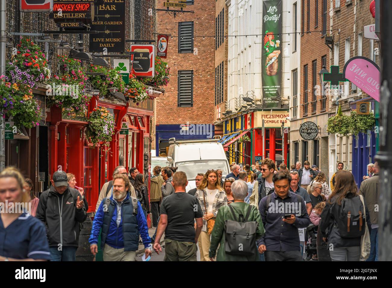 Cinematic street scene hi-res stock photography and images - Alamy