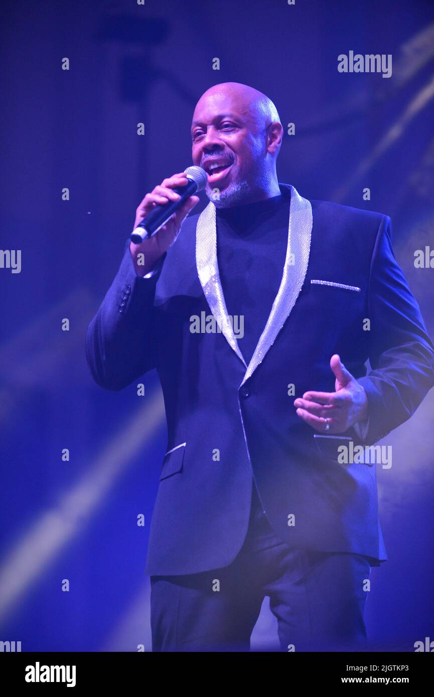 MIRAMAR, FL - JULY 10: Dale DeGroat performs live on stage with wife ...