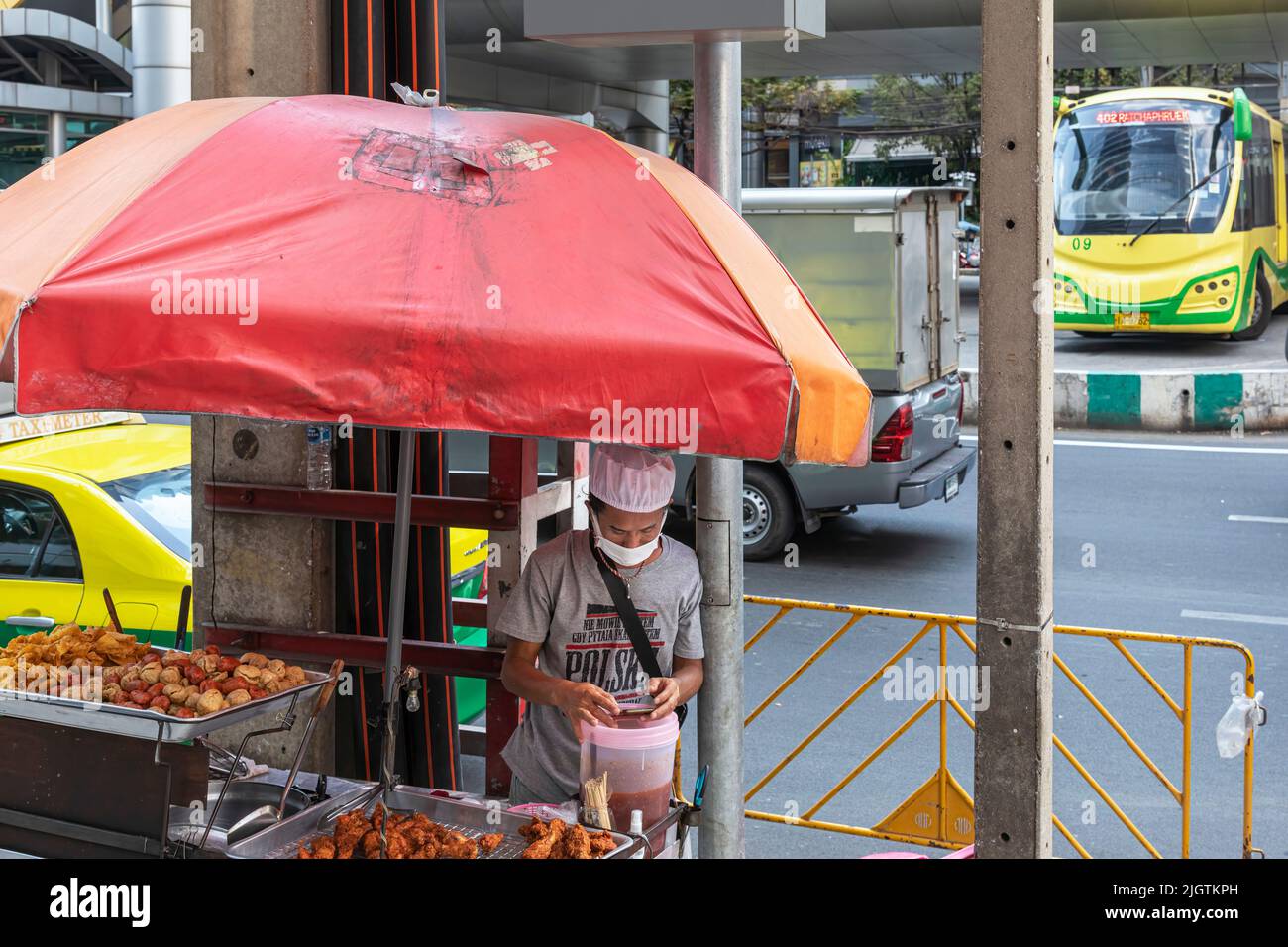 Roadside food vendor at Bus Rapid Transit station, Sathorn, Bangkok ...