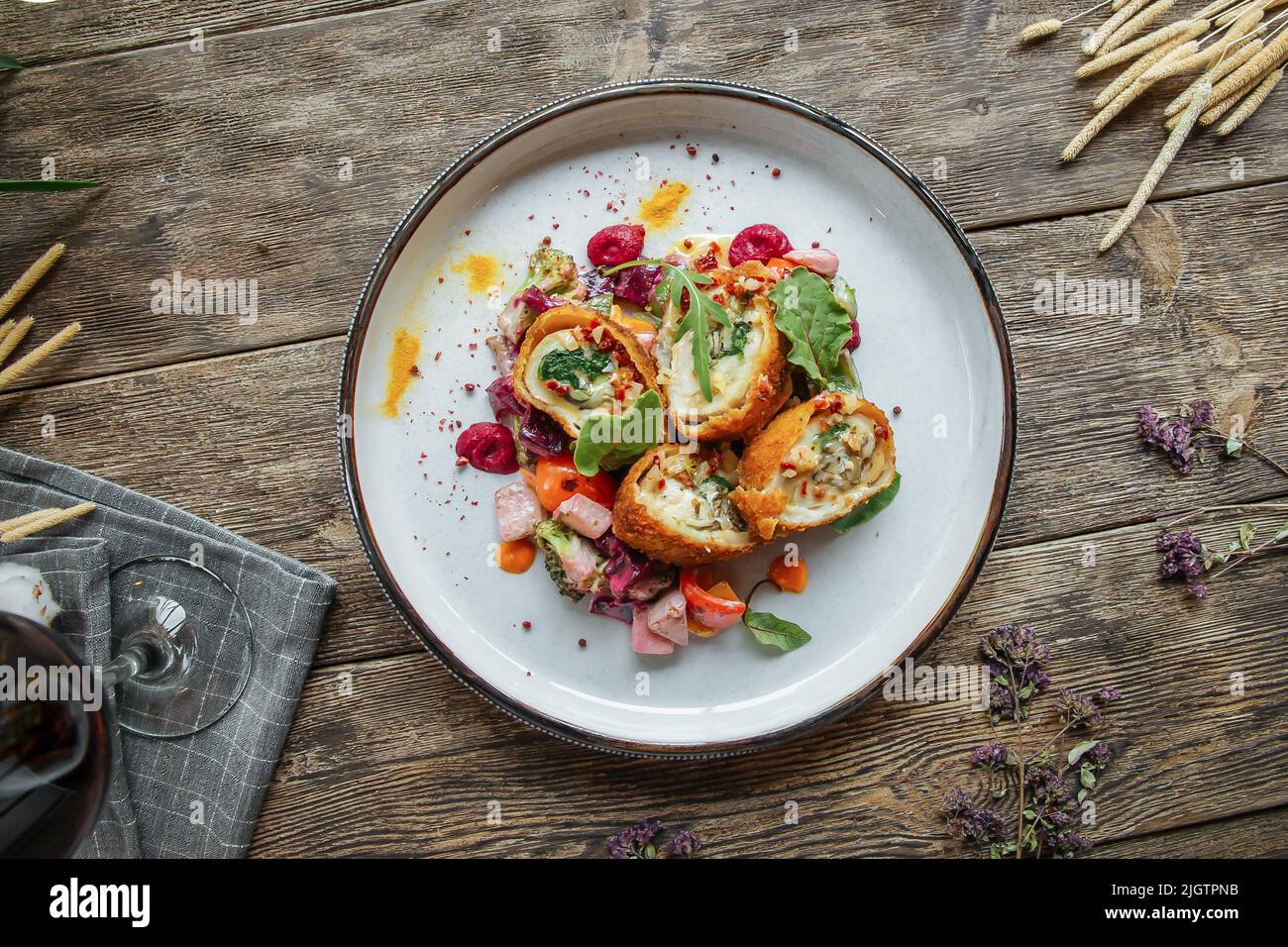 Top view dish hi-res stock photography and images - Alamy