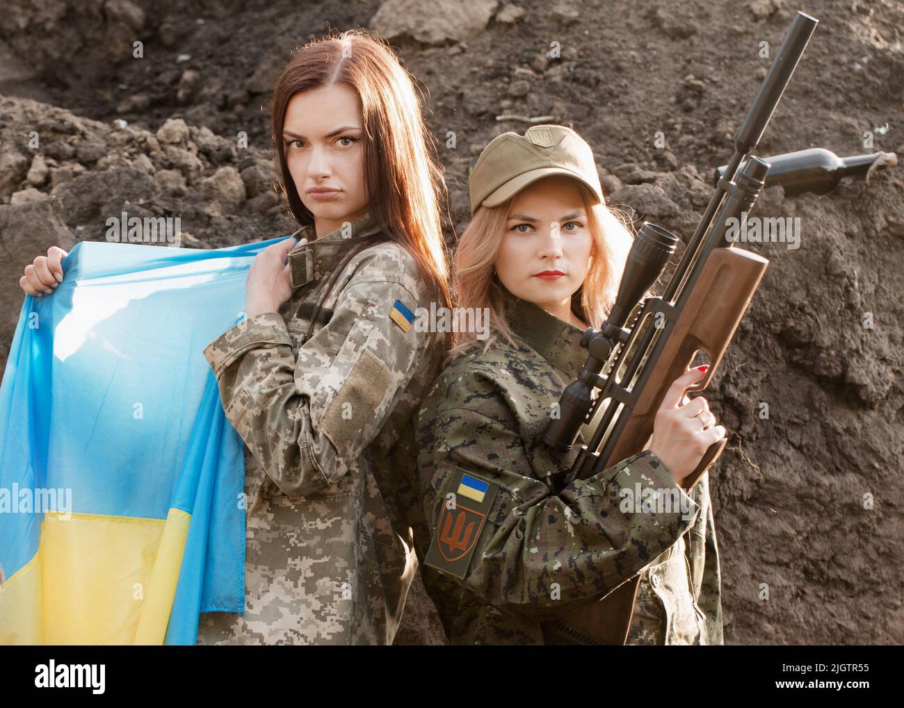 Two Ukrainian women defenders in the trench Stock Photo - Alamy