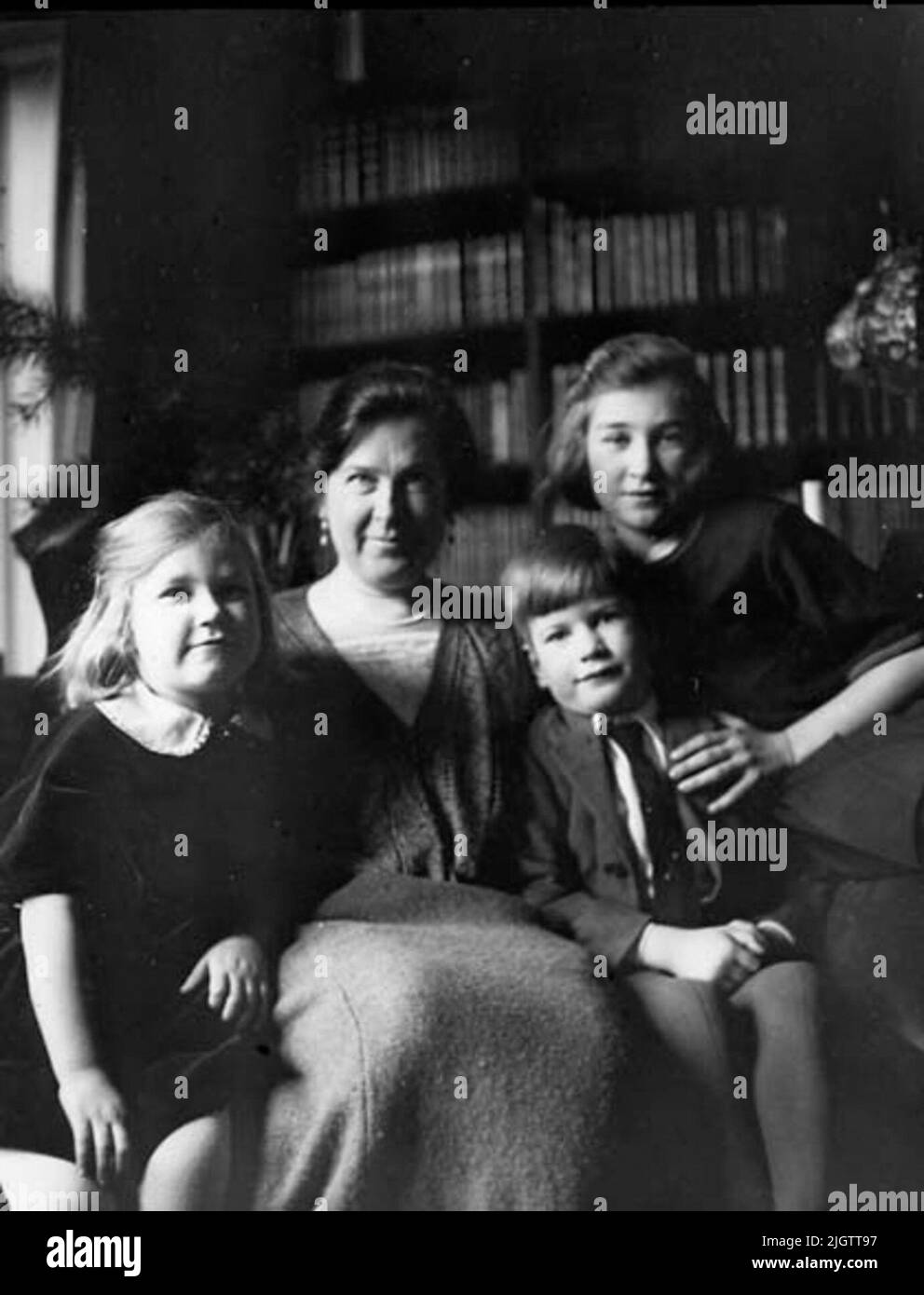 Family picture album Black and White Stock Photos & Images - Alamy