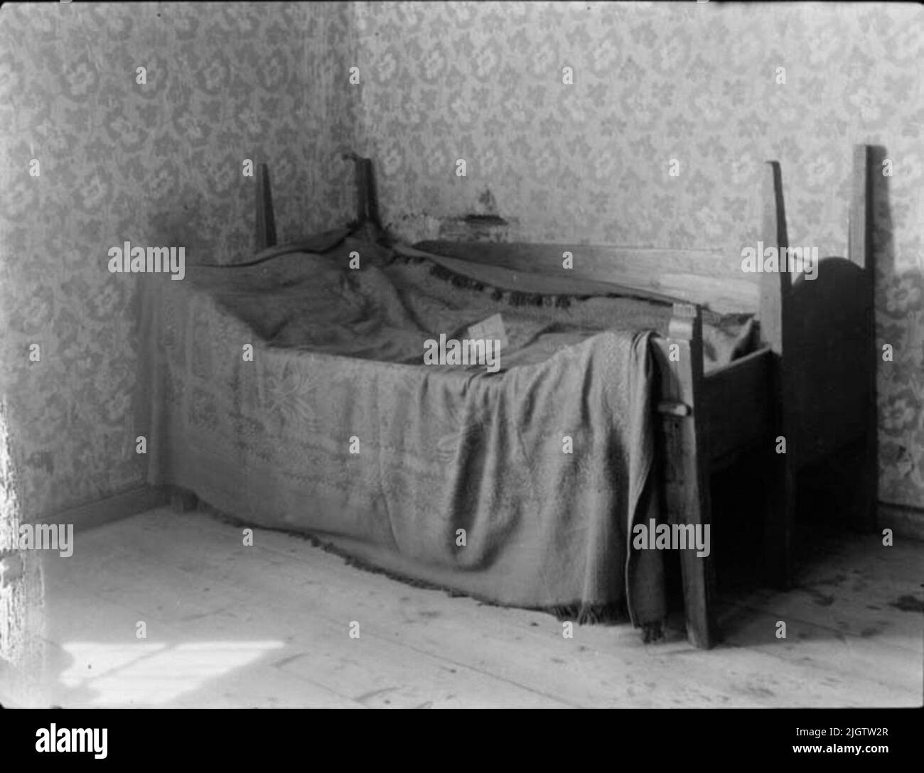 Polish bed on Orust written on the back: "Söbben, torp sn., Orust ...