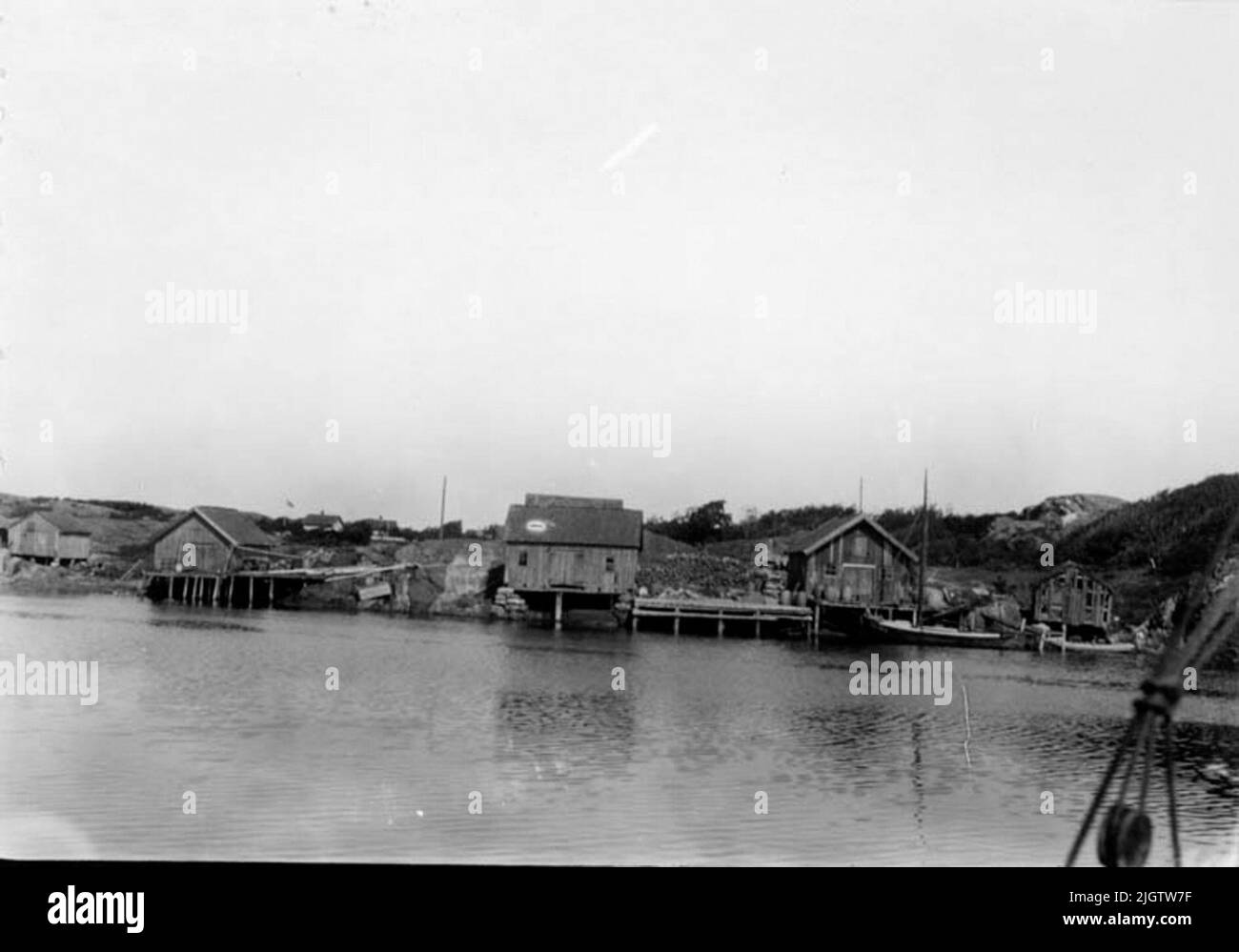 Written on the back: Koster at Kosterundden Låga Sjöboden to the right ...