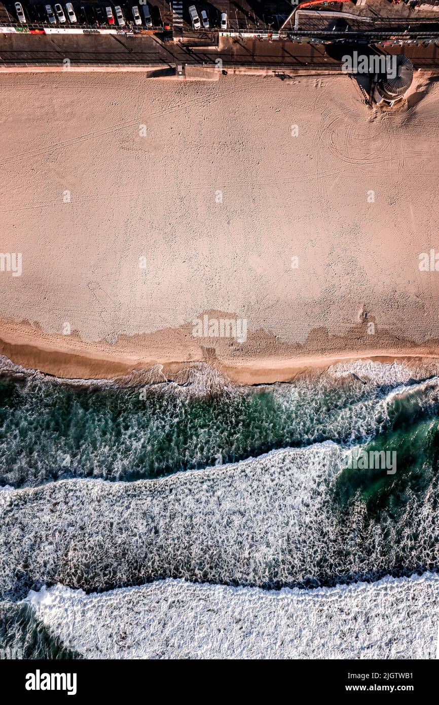 An incredible view of a vicious tide. Sydney, Australia: VIEW THE beach ...