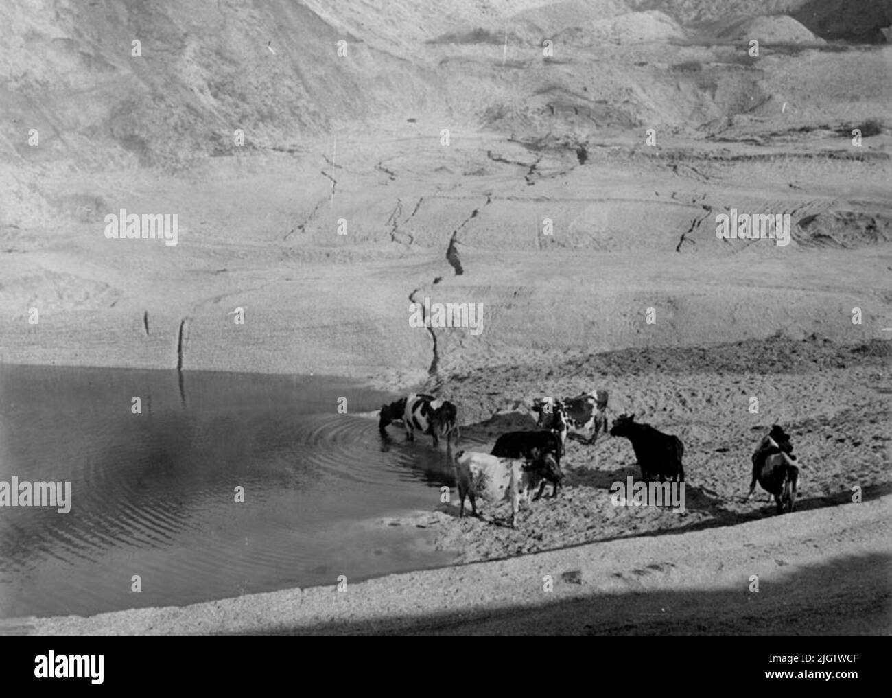 Banks of water Black and White Stock Photos & Images - Alamy