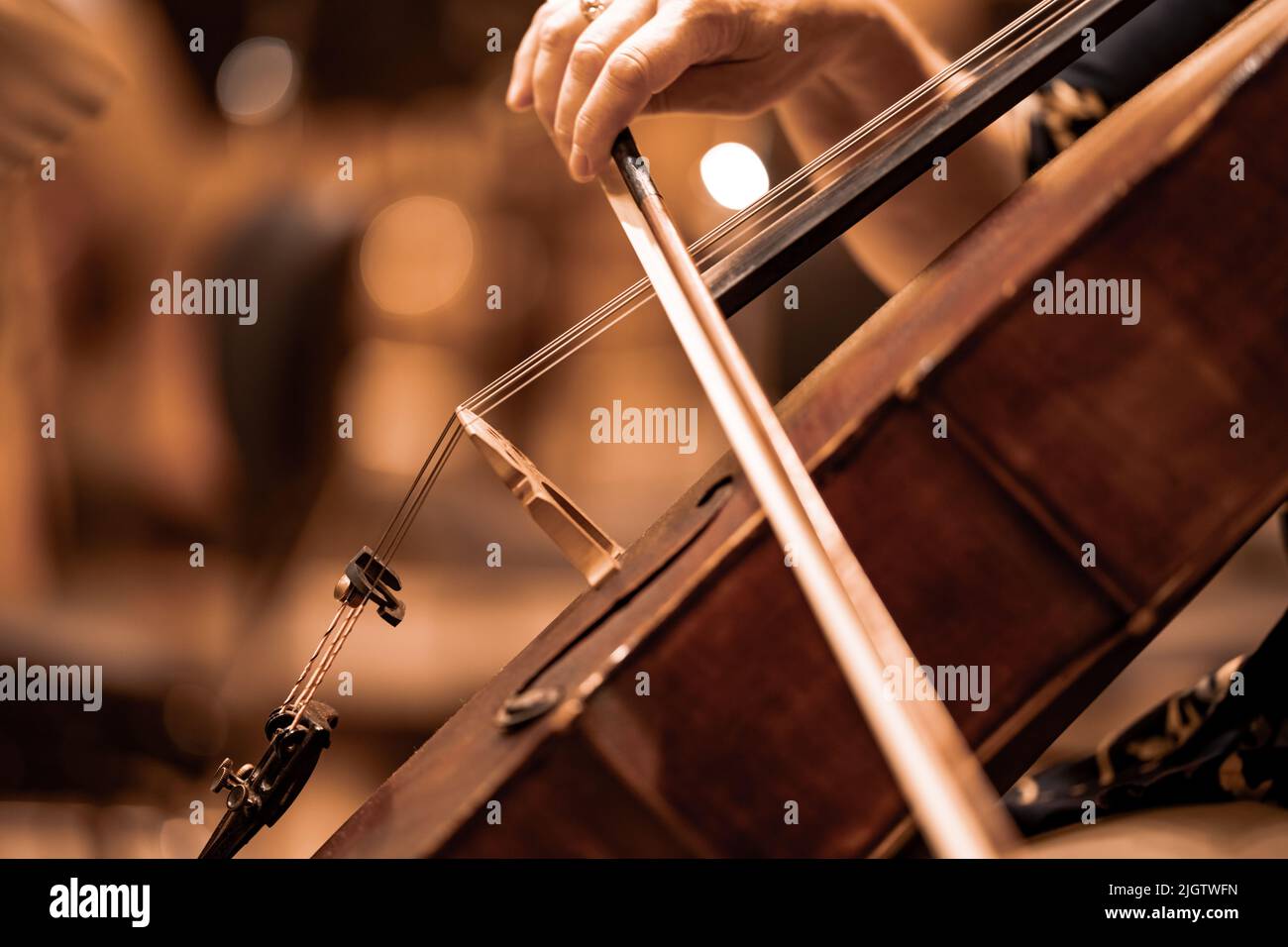 Symphonic orchestra concert hi-res stock photography and images - Alamy