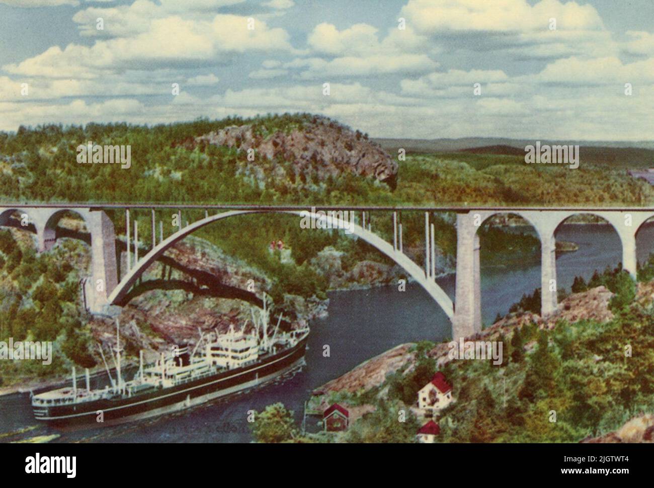 Text on the card: "Norway: Svinesund. The bridge between Norway and ...