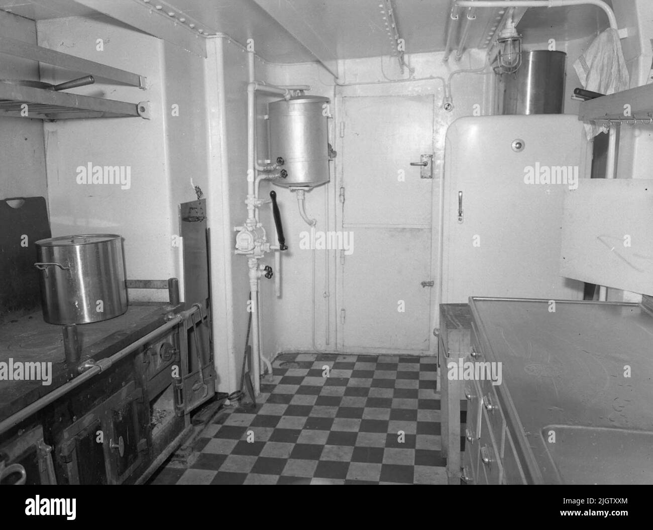 Ship kitchen galley hi-res stock photography and images - Alamy