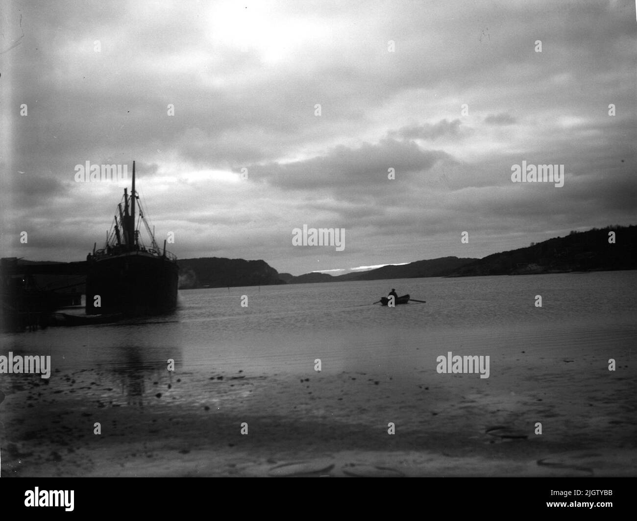 Calm harbor setting hi-res stock photography and images - Alamy
