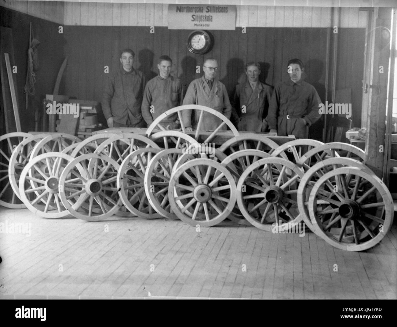 Group of students with manufactured marsh wheels at Nordbergska ...