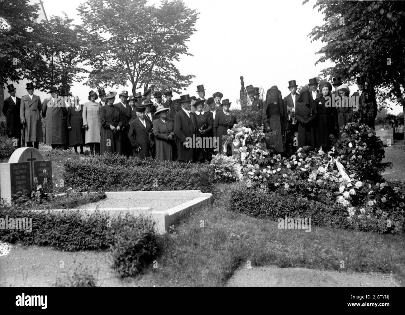 Clergy figure stands hi-res stock photography and images - Alamy