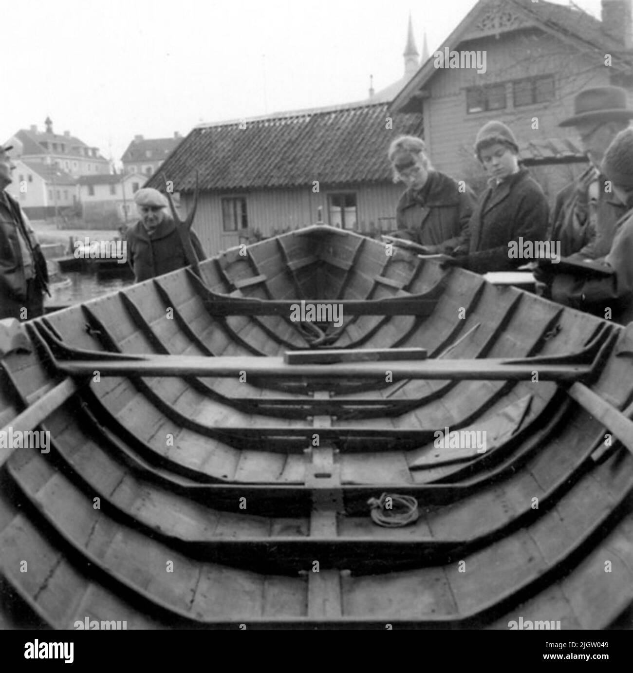 The photo Eat: 1958-11-12-1958-11-13 wing boat built by boat builder ...