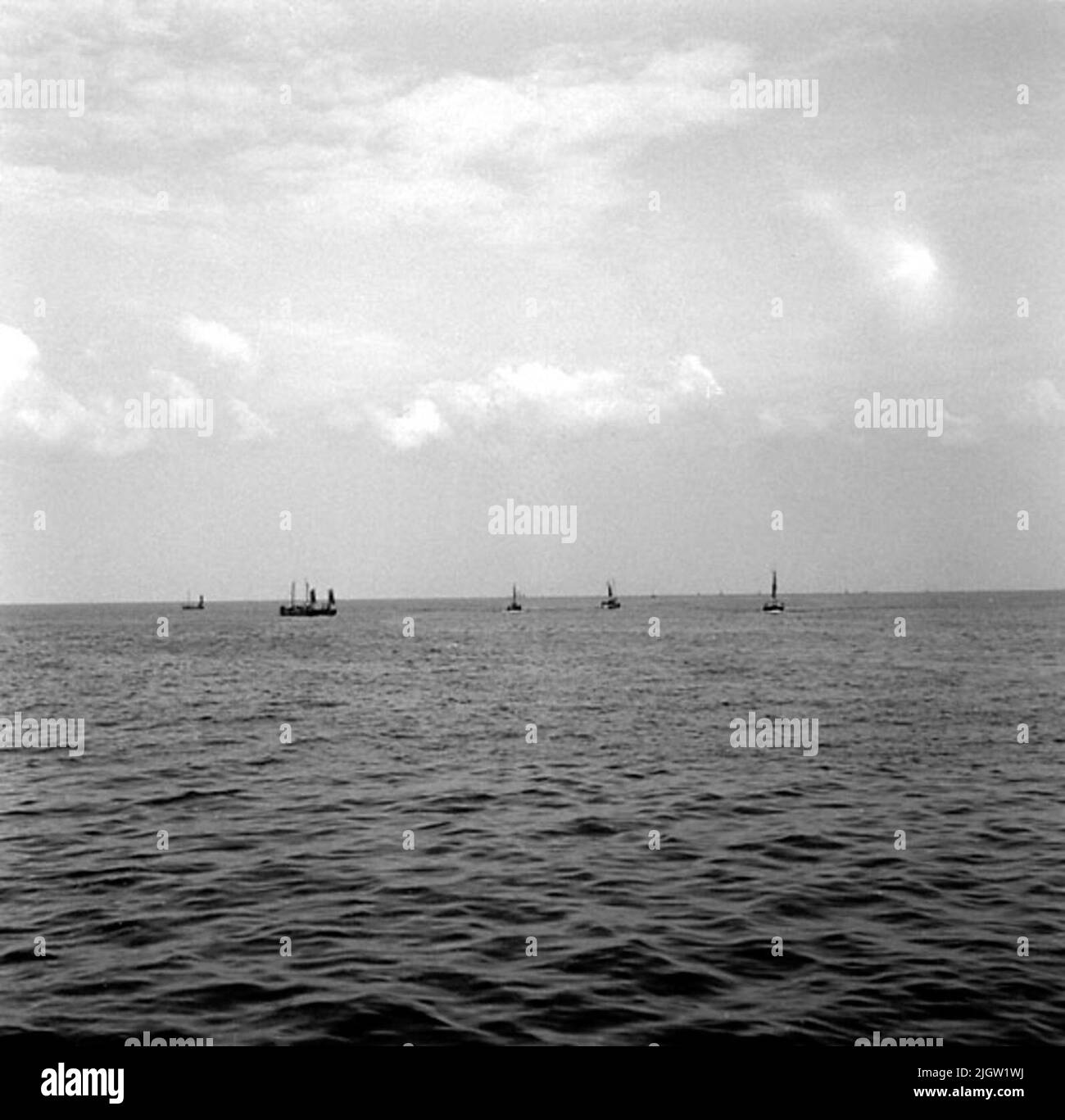 Boats waves Black and White Stock Photos & Images - Alamy