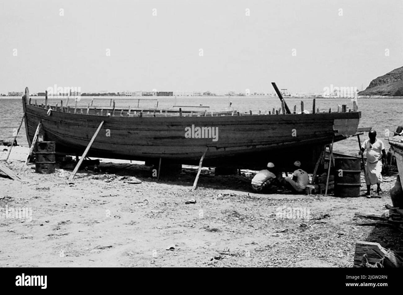 The photo taken about 1961-08-31. On a beach stands a worn -out vessel ...