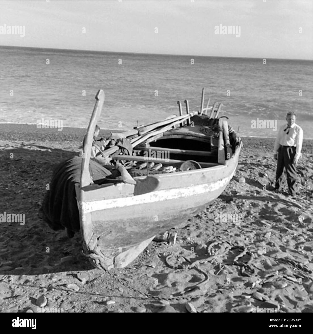 Old fashioned boat hi-res stock photography and images - Alamy