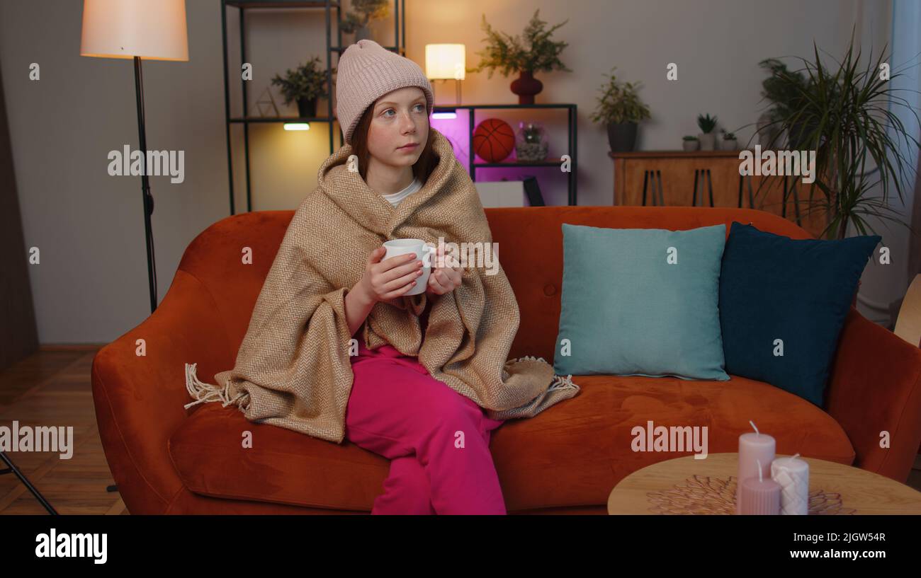 Child shivering cold hi-res stock photography and images - Alamy