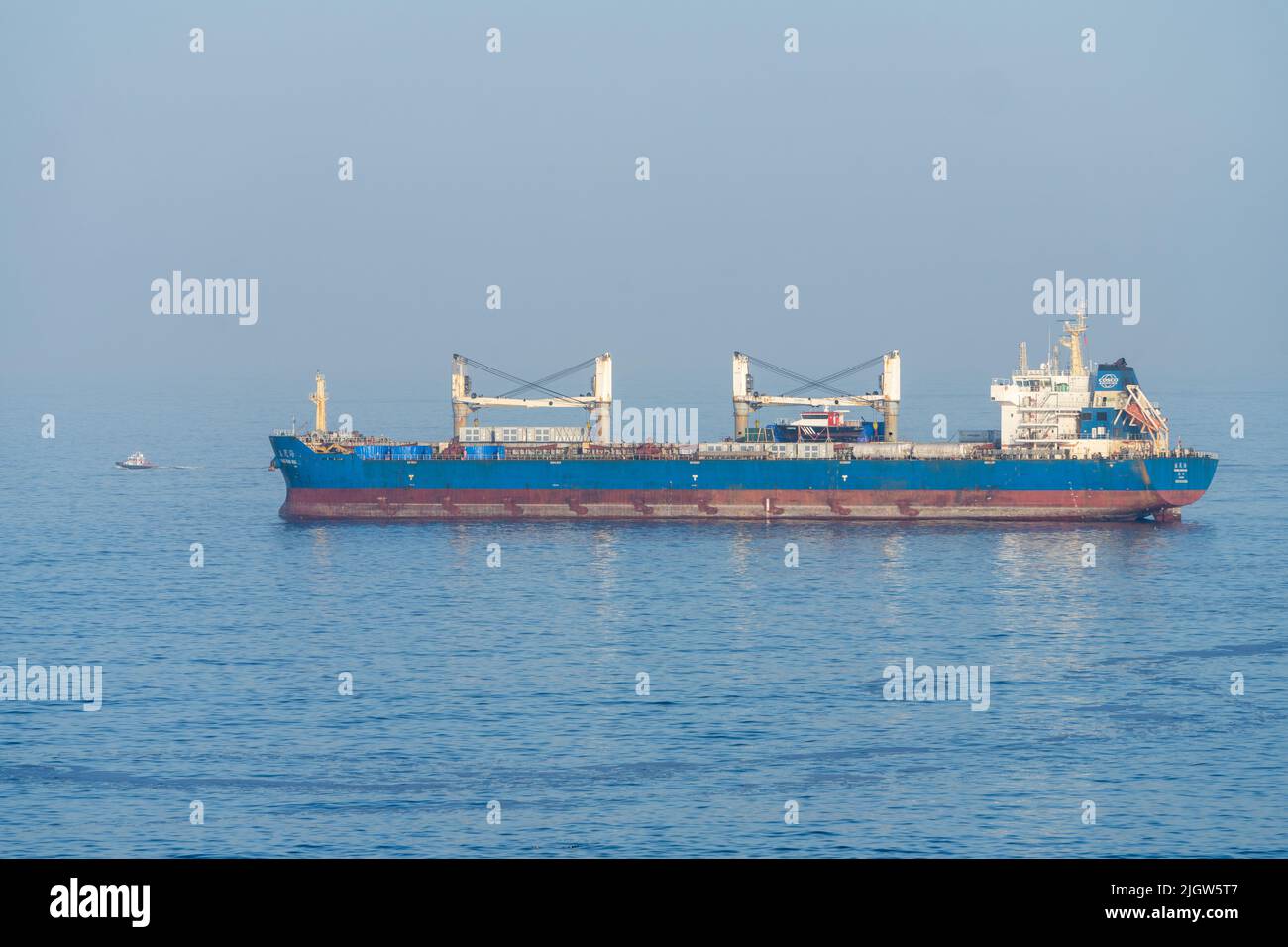 Bulk carrier and pilot ship hi-res stock photography and images - Alamy