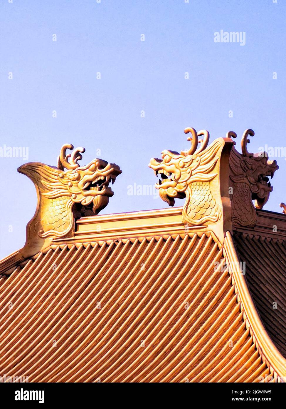 A vertical shot of a Chinese roof with dragons Stock Photo - Alamy