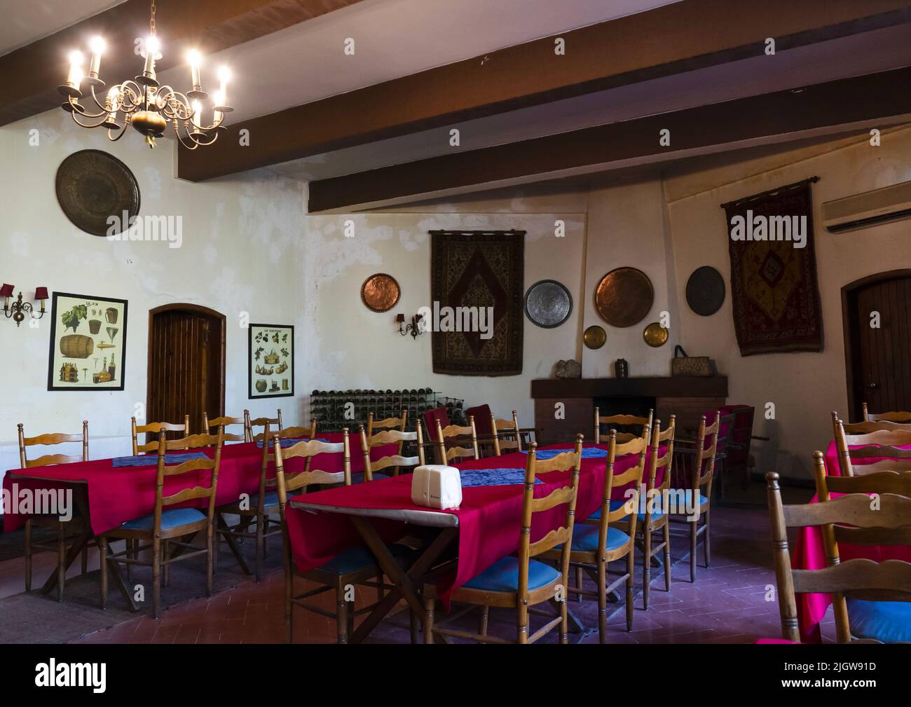 Lebanese dining hi-res stock photography and images - Alamy