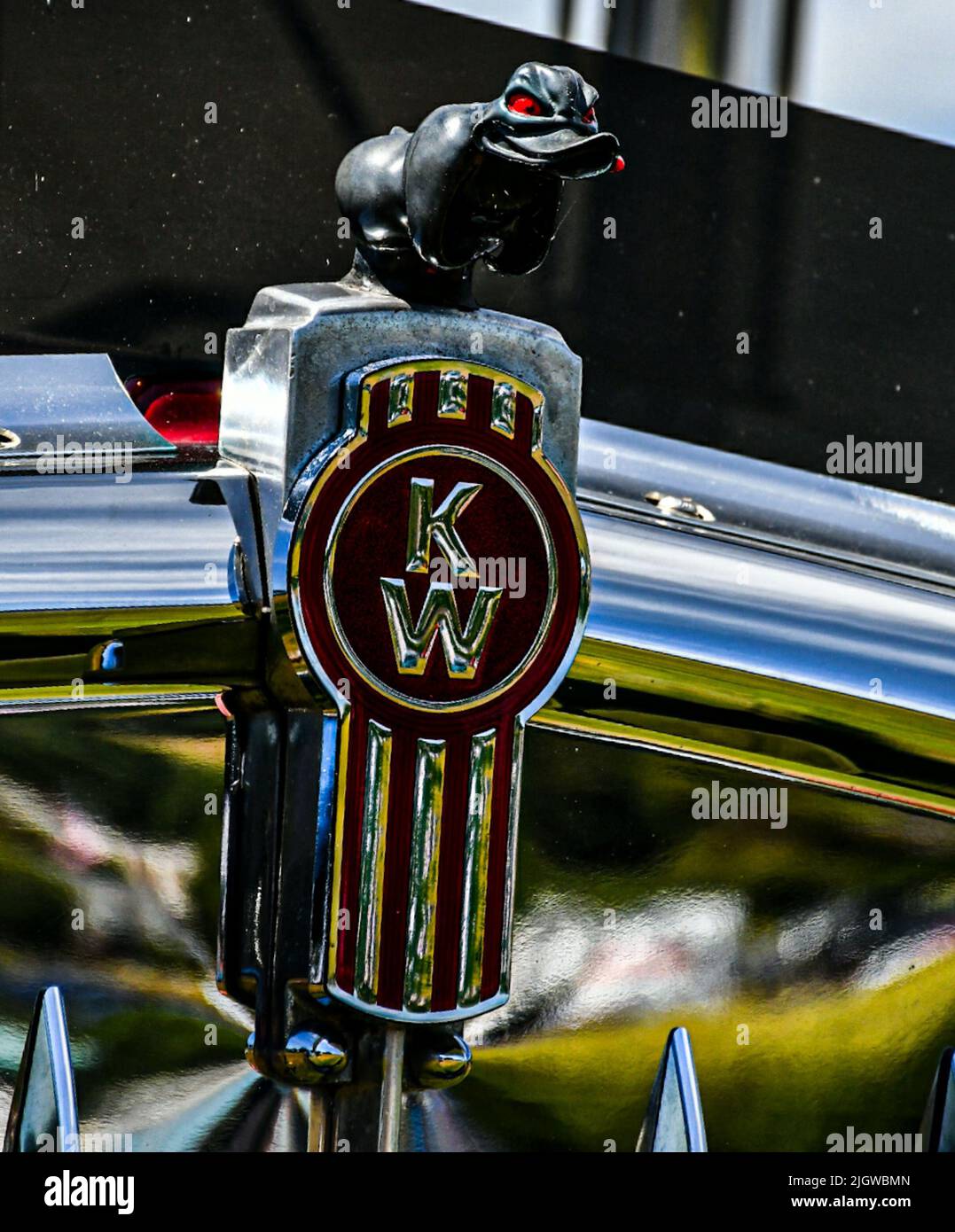 Kenworth truck logo hi-res stock photography and images - Alamy