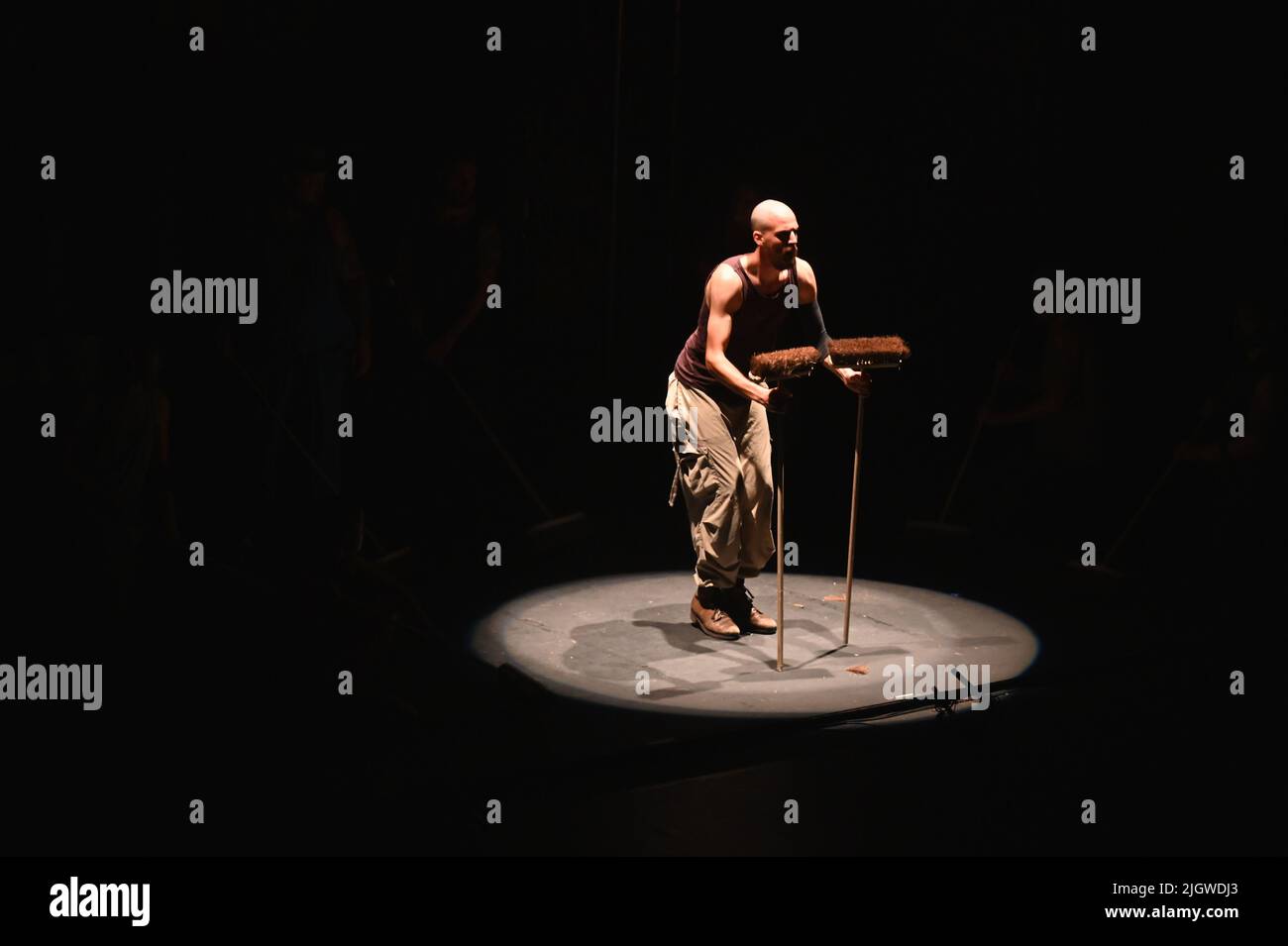 Stomp stage hi-res stock photography and images - Alamy