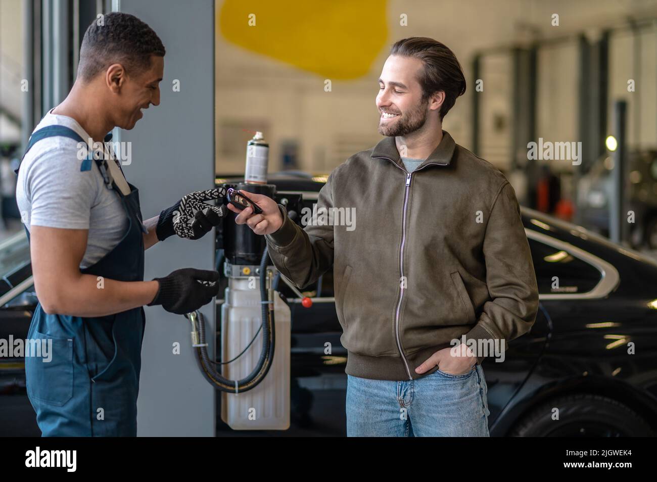 Communicating with customer hi-res stock photography and images - Alamy