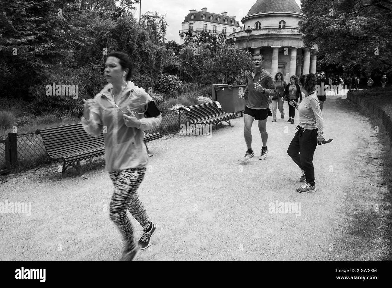 Jogging paris park hi-res stock photography and images - Alamy