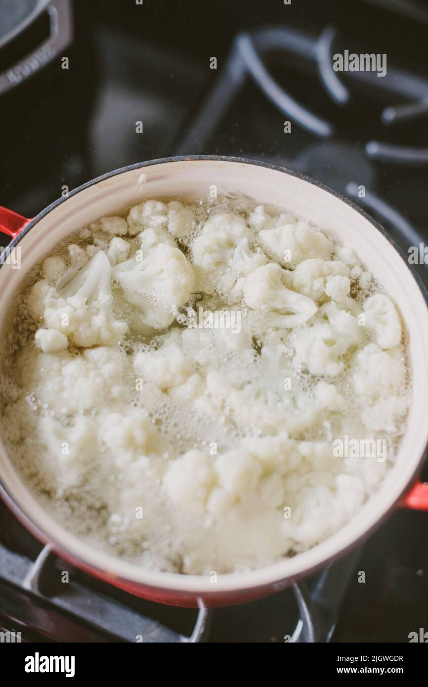 The cauliflower boiling in a saucepan Stock Photo - Alamy