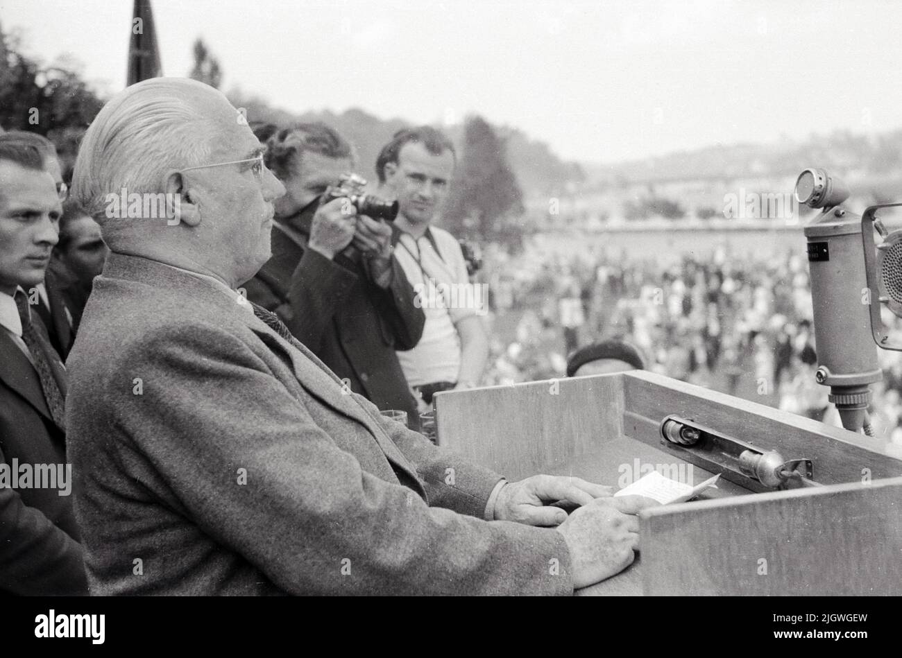 Wilhelm Pieck beim Pfingsttreffen und 2. Parlament der FDJ in Meissen ...