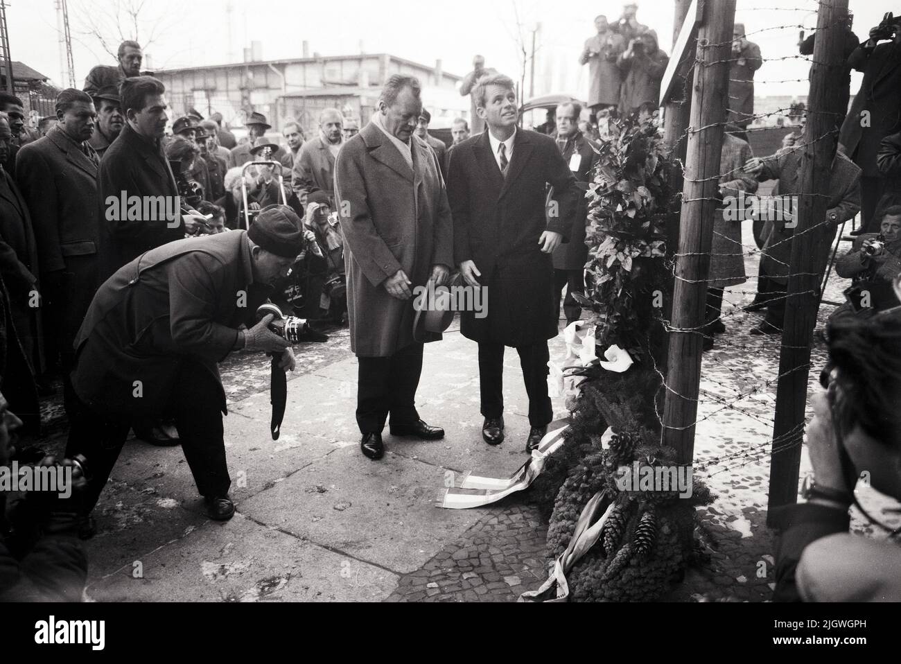 Robert F. Kennedy mit Gattin Ethel in Berlin 1962 - Original ...