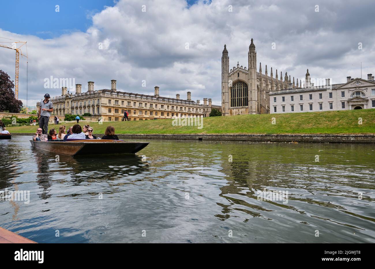 Cambridge, United kingdom - Crossing the Cam river by punting Stock ...