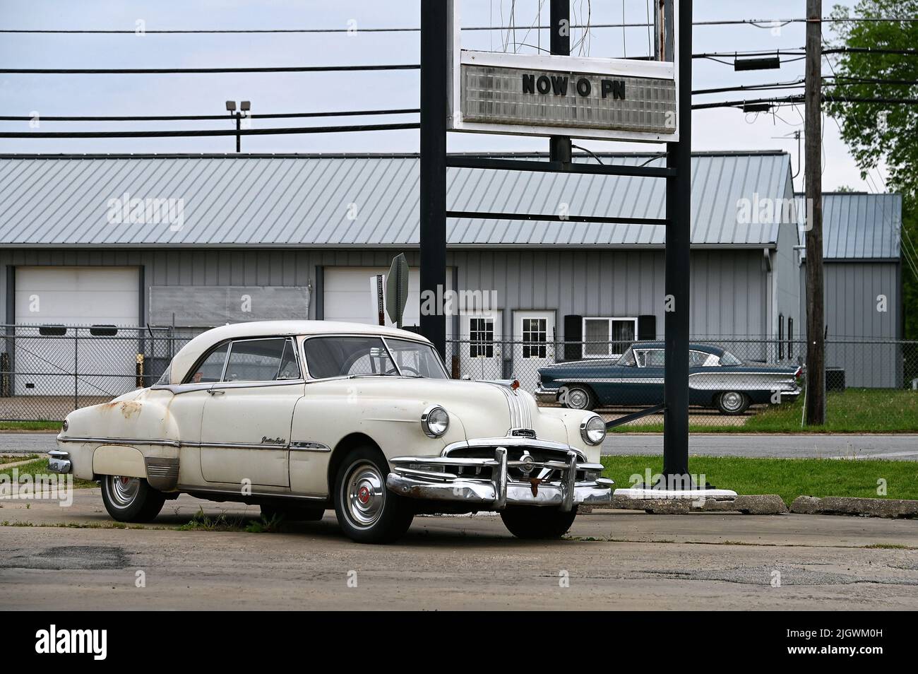 Pontiac eight hi-res stock photography and images - Alamy