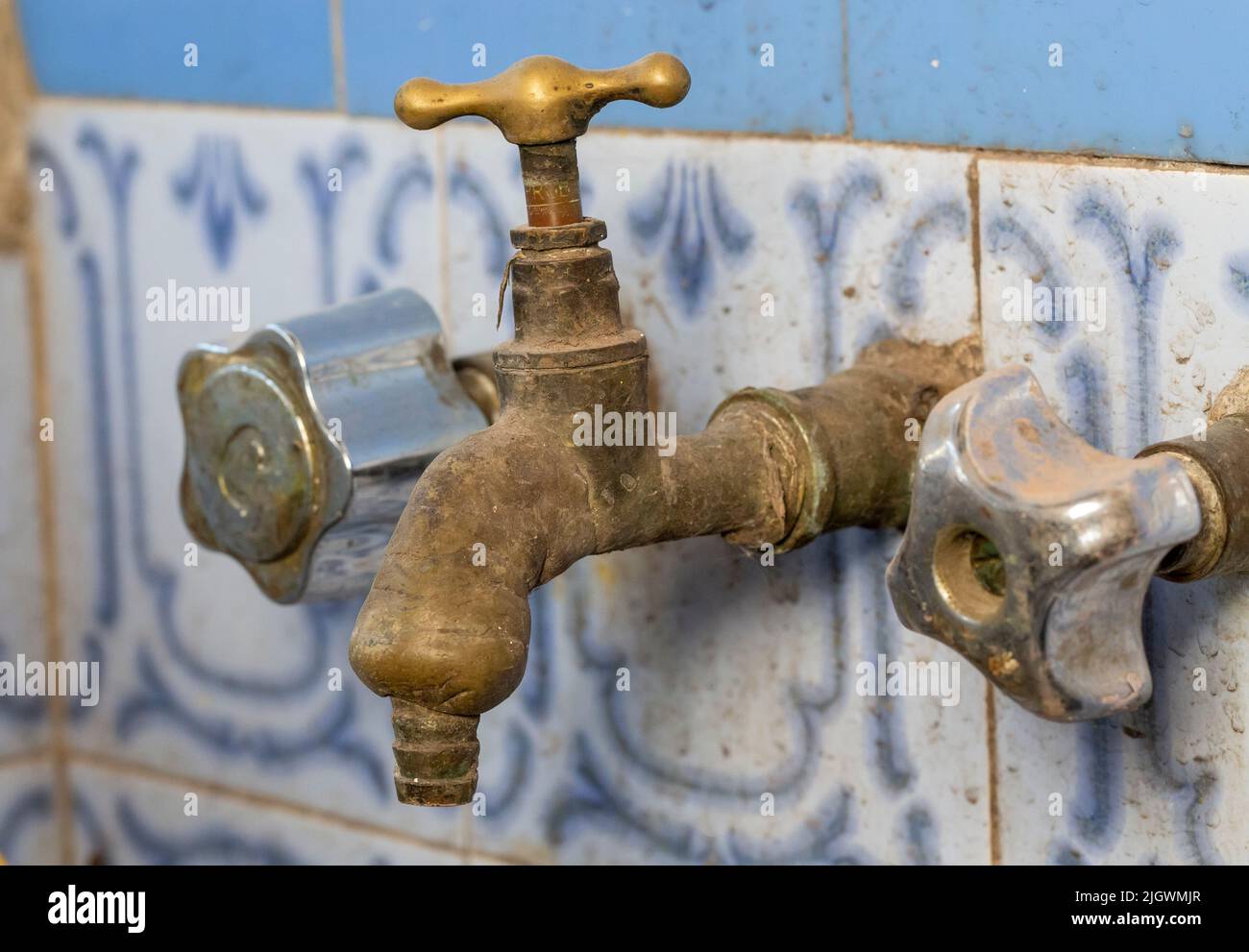 Old brass faucet hi-res stock photography and images - Alamy