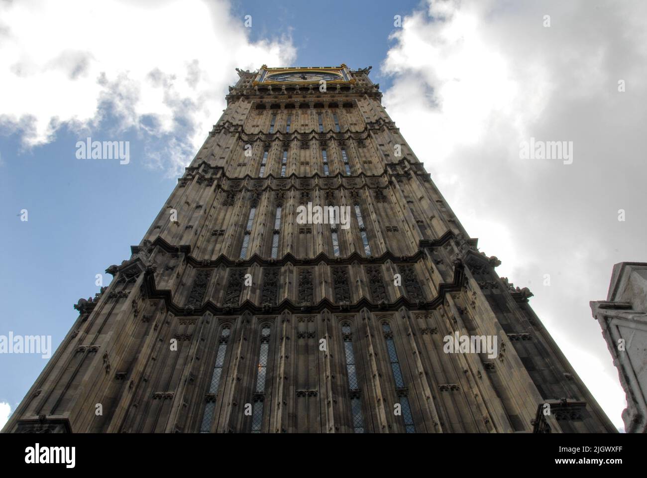 Big Ben - London - a vertical view of the Elizabeth clock tower from ...