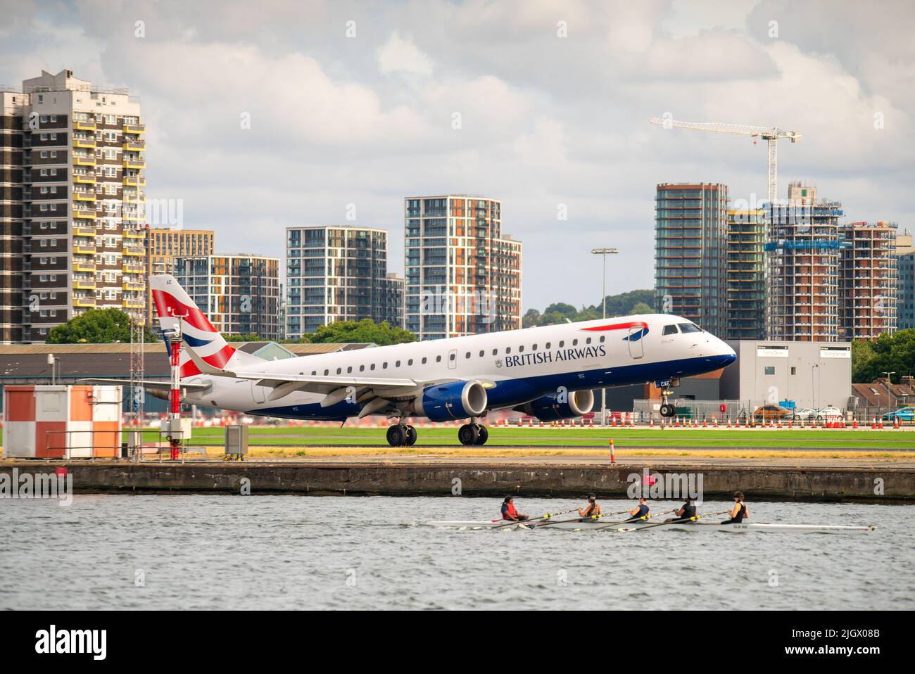London airplane in flight a hi-res stock photography and images - Alamy
