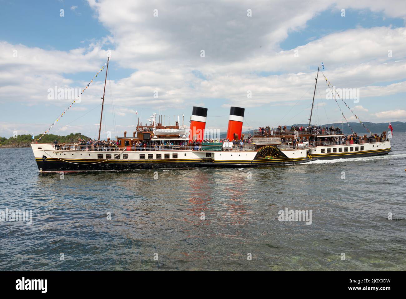 Paddle Steamer Waverley arriving Tarbet on Loch Fyne Stock Photo - Alamy
