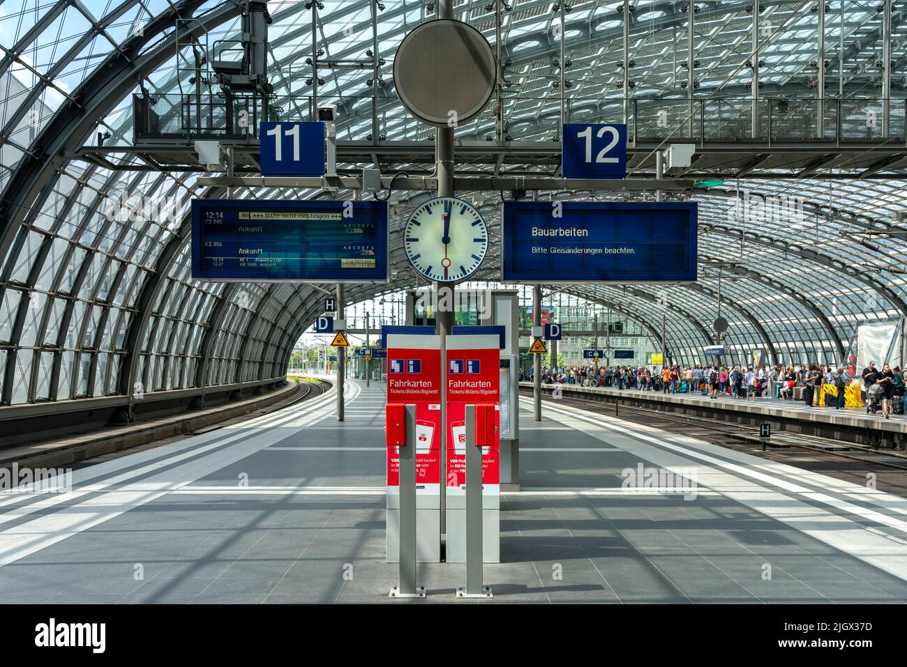 Empty Platform At Berlin Central Station Stock Photo - Alamy