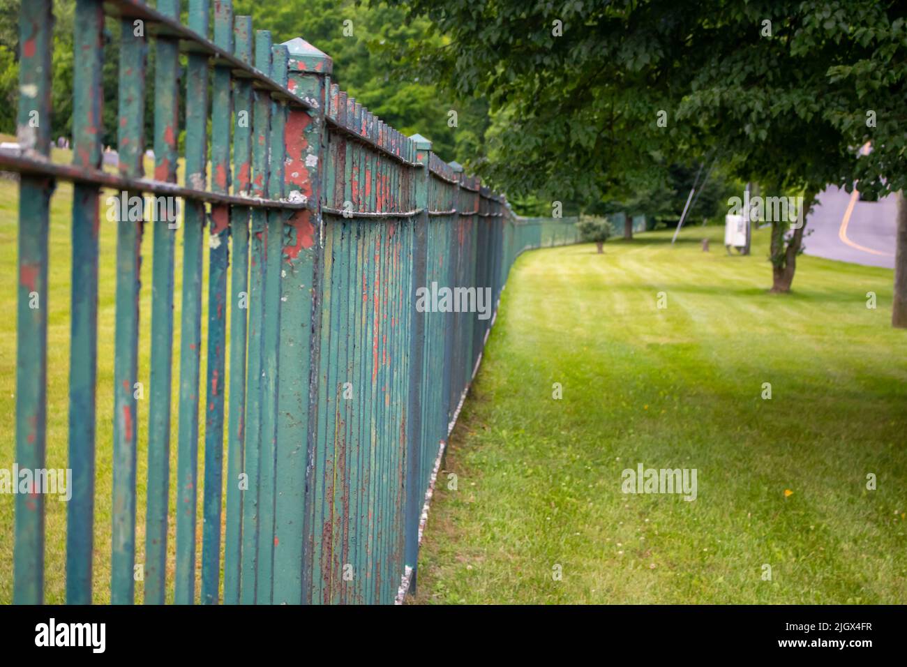 Green painted wooden fence hi-res stock photography and images - Alamy