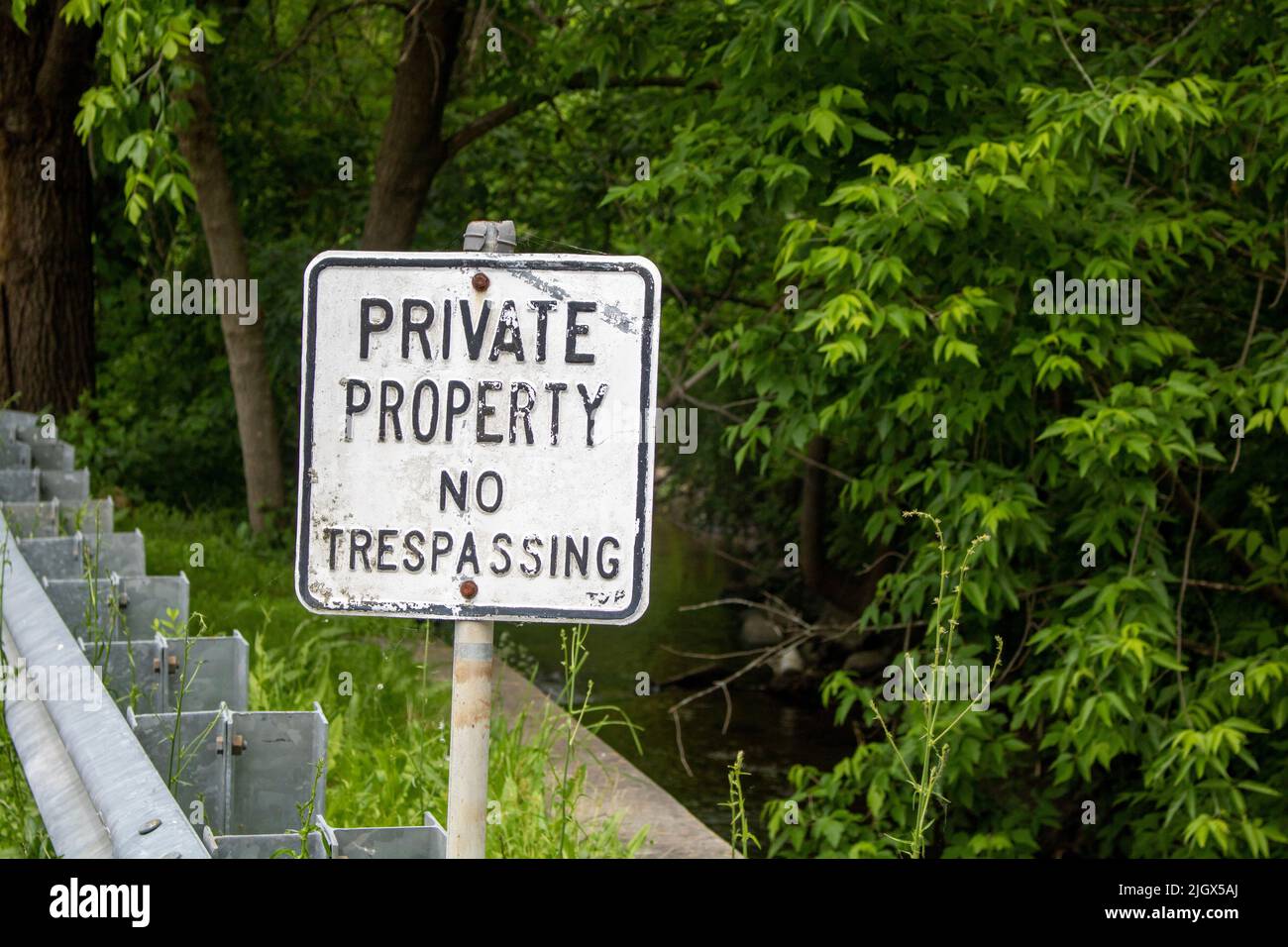 private property no trespassing black and white sign Stock Photo - Alamy