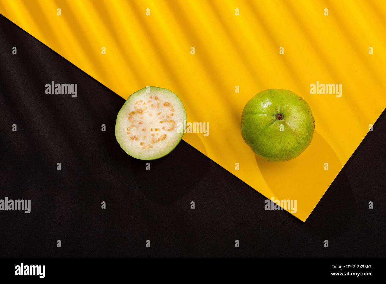 Guayaba fruit hi-res stock photography and images - Alamy