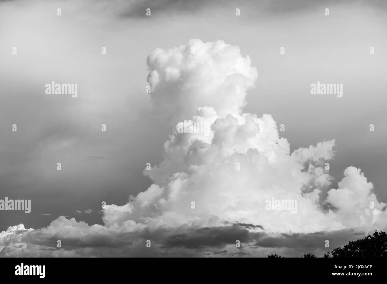 Black and white cloud formation hi-res stock photography and images - Alamy