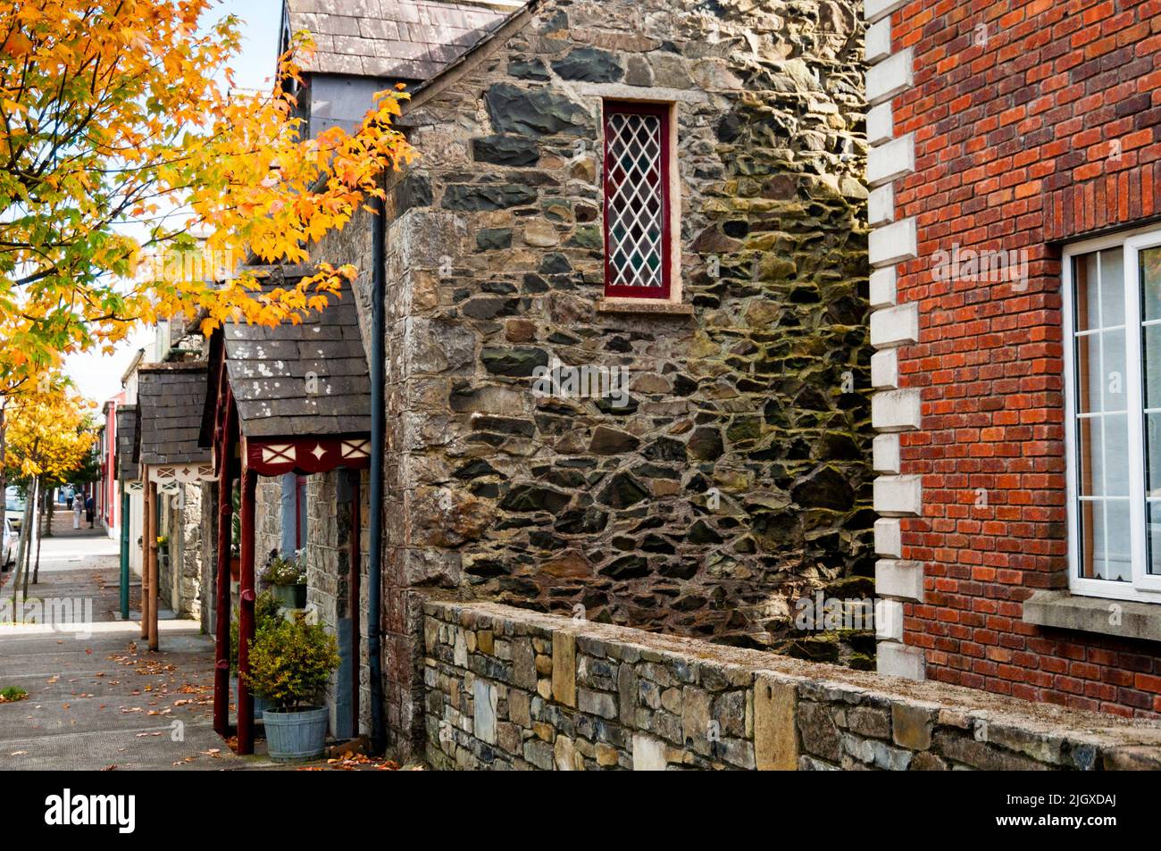 Tree branch columns hi-res stock photography and images - Alamy