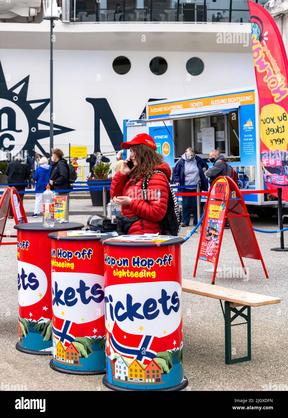 Lady selling sightseeing tickets hi-res stock photography and images ...