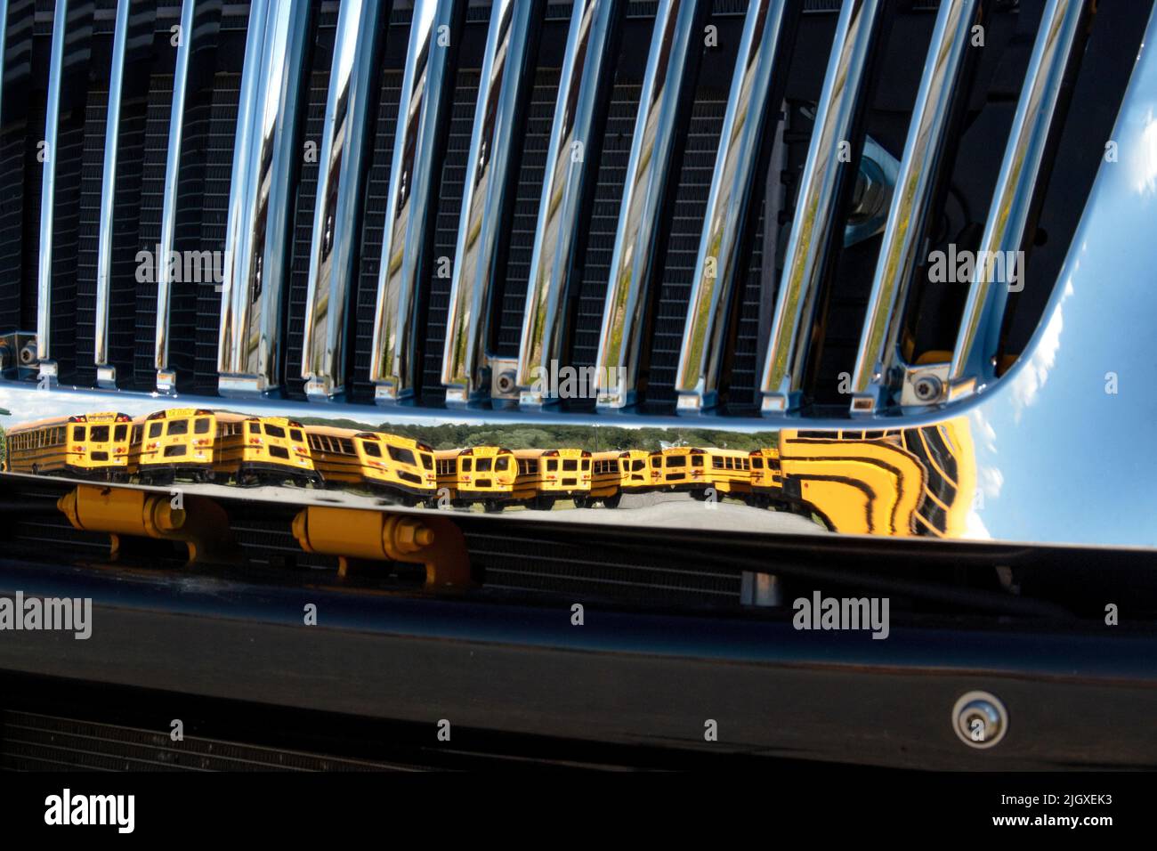 Horizontal school bus hi-res stock photography and images - Alamy