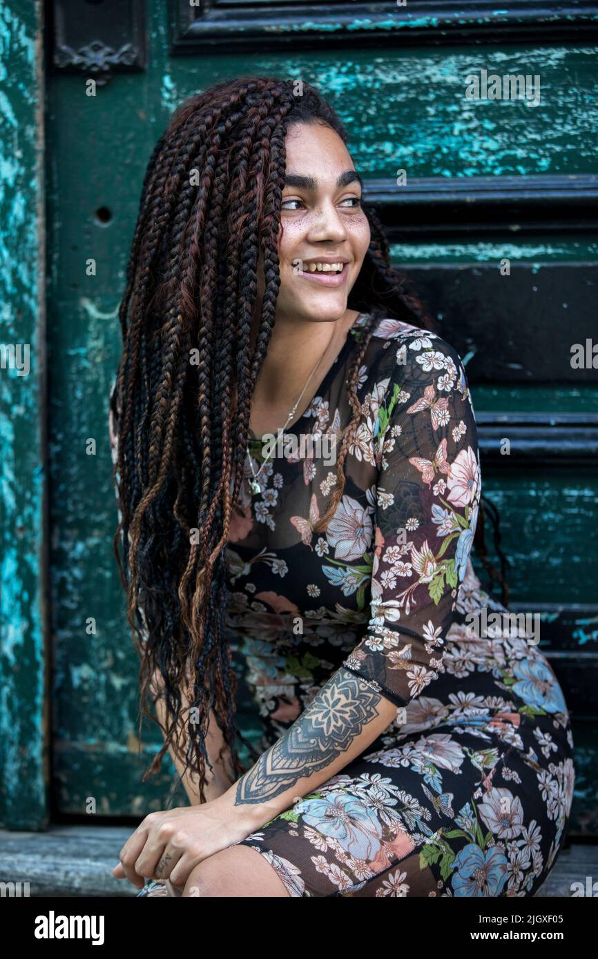 Beautiful cuban woman in havana hi-res stock photography and images - Alamy